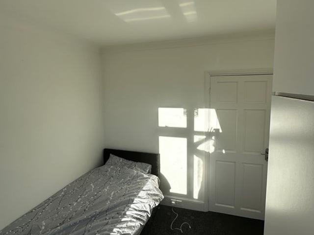 Room at Dallow Road, Luton