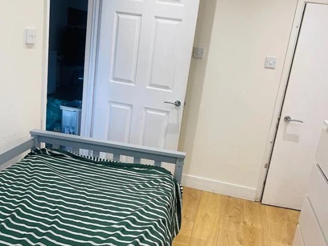 Room at Danbury Crescent, South Ockendon