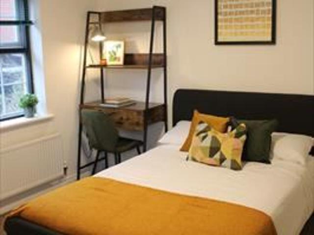 Room at Danbury Place, Leicester