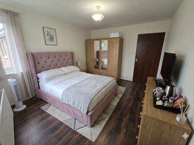 Room at Dandridge Close, Greater London