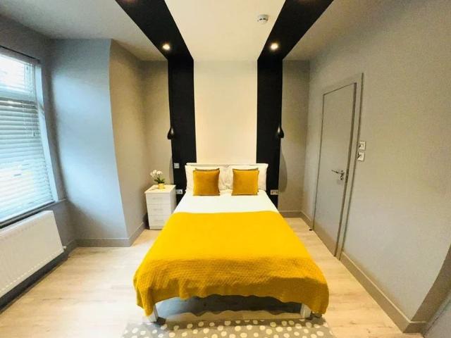 Room at Dassett Road, Greater London