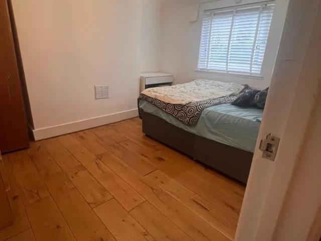 Room at Darnley Road, Gravesham