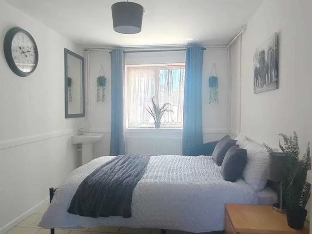 Room at Darlaston Road, Darlaston