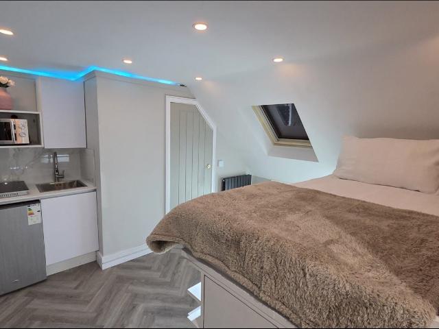 Room at Dawes Avenue, Greater London