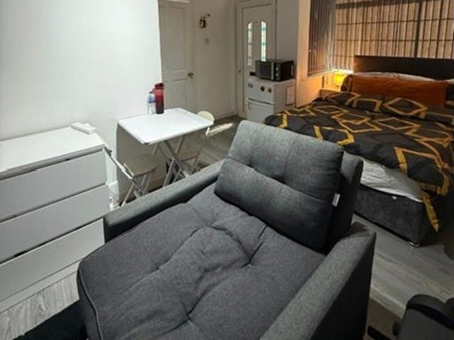 Room at Dawlish Crescent, Leeds
