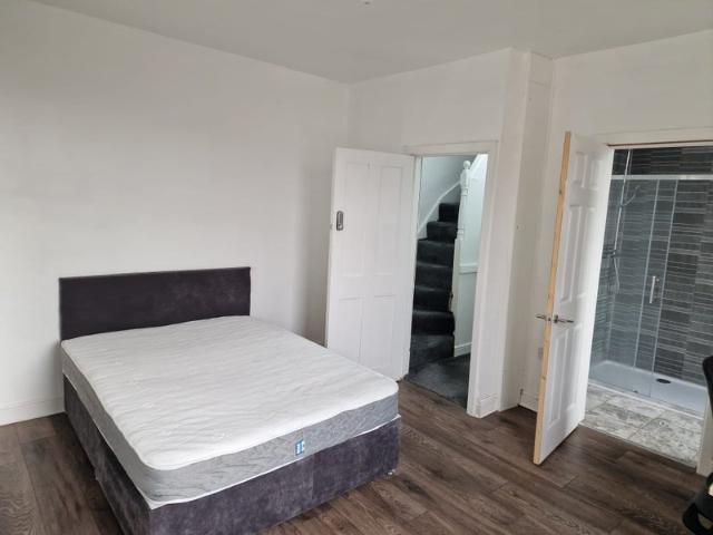 Room at Dawlish Crescent, Leeds