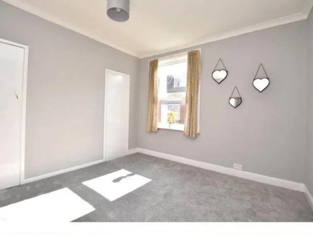 Room at Dawlish Grove, Leeds
