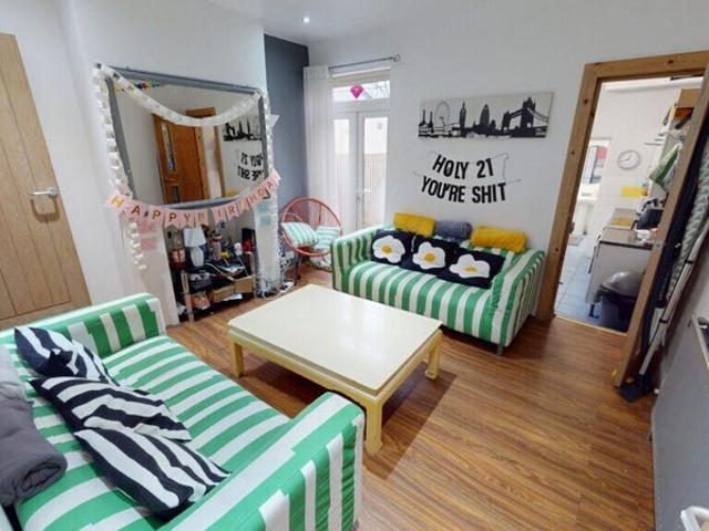 Room at Dawlish Road, Birmingham