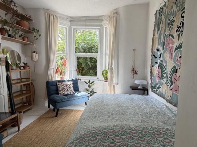Room at Daubeney Road, Greater London