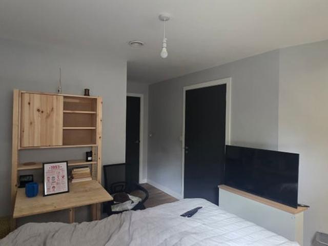 Room at Davenant Road, Greater London