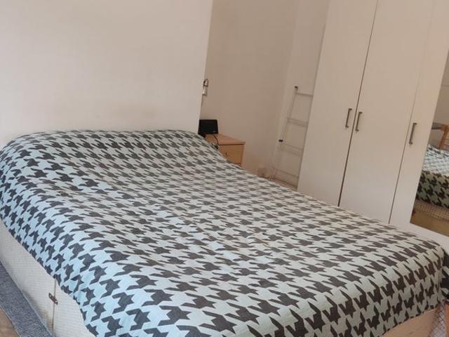 Room at Davidson Gardens, Greater London