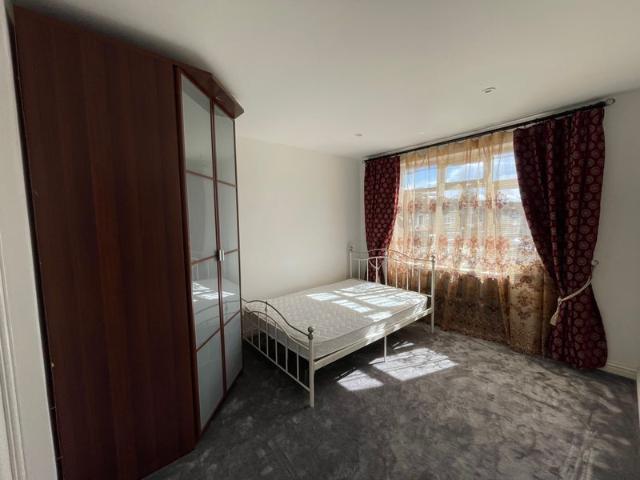 Room at Davidson Road, Greater London