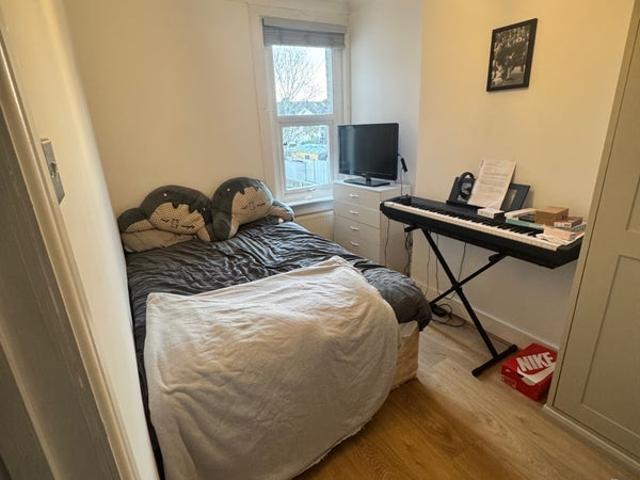 Room at Davidson Road, Greater London