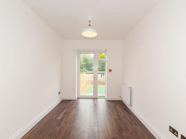 Room at Davidson Road, Greater London