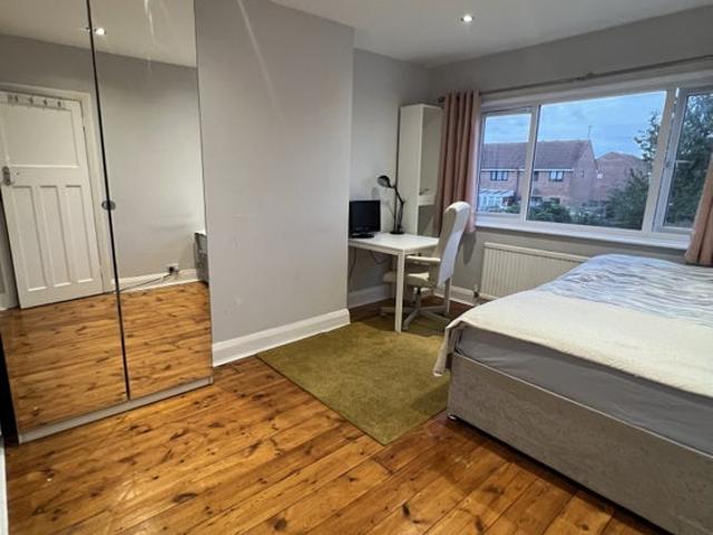 Room at Davidson Road, Greater London