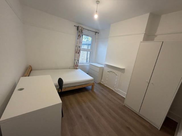 Room at Davidson Road, Greater London