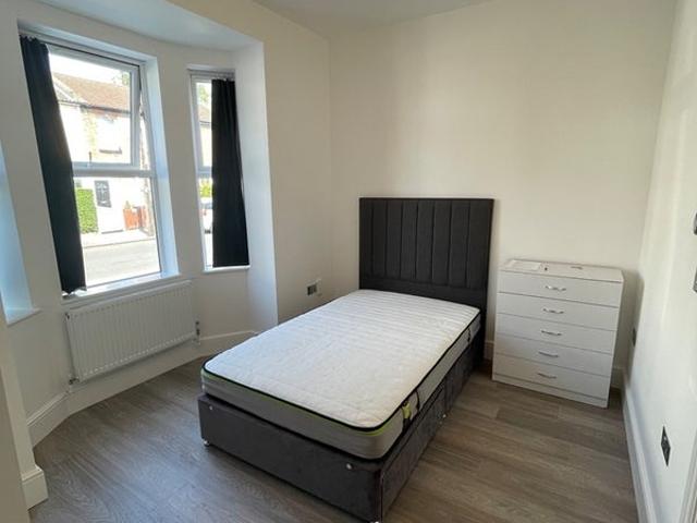 Room at Davidson Road, Greater London