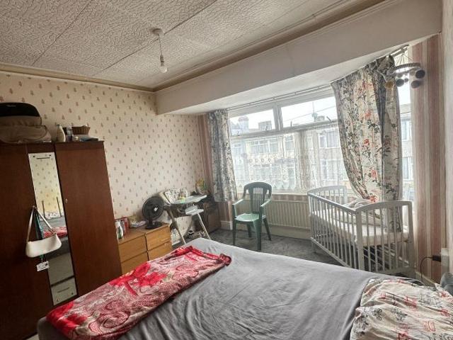 Room at Davis Street, Bristol