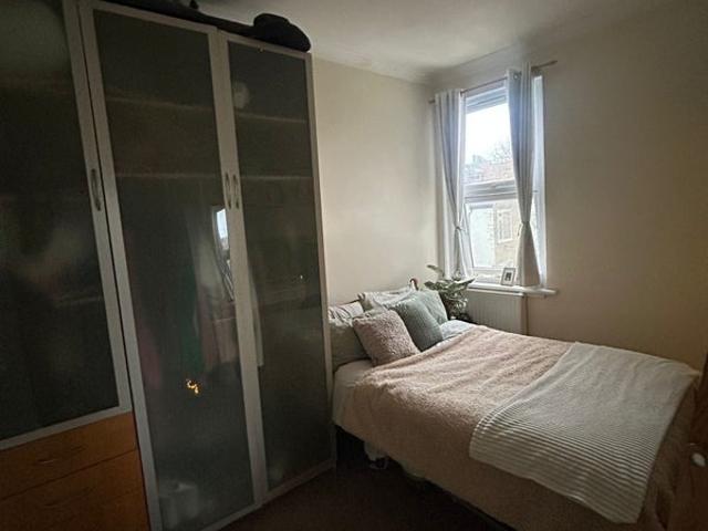 Room at De Morgan Road, Greater London