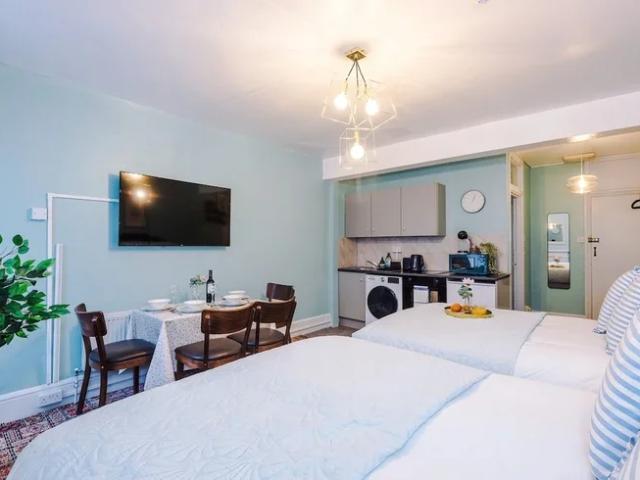 Room at De Normanville Avenue, Royal Leamington Spa