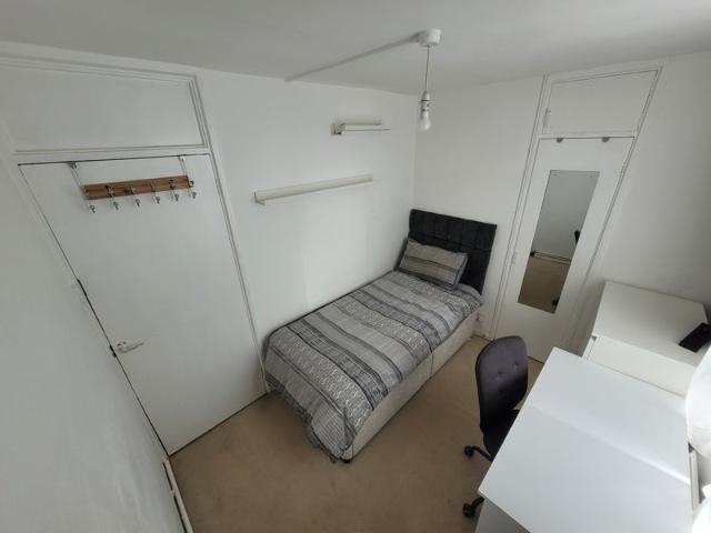 Room at De Beauvoir Road, Greater London