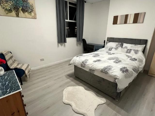 Room at De Grey Street, Hull