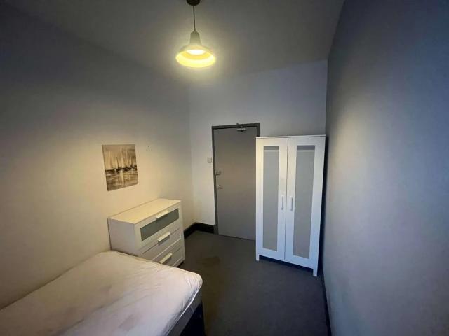 Room at De Grey Street, Hull