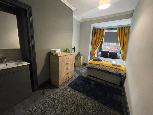 Room at De Grey Street, Hull