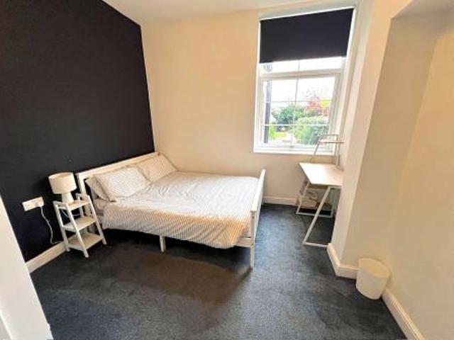 Room at Dean Grove, Grimsby