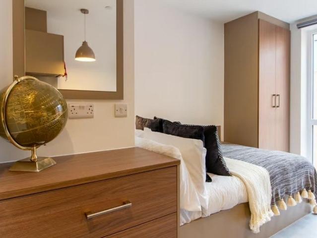 Room at Dean Street, Bristol