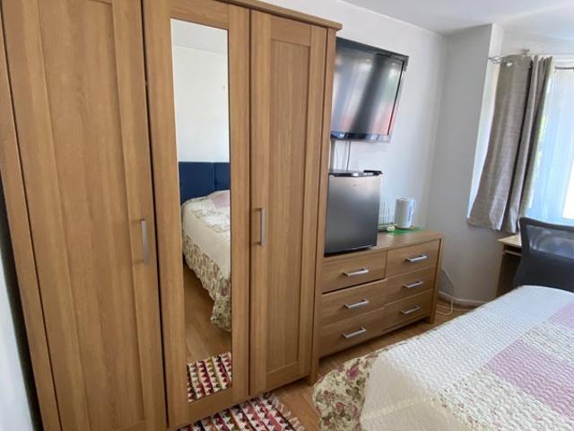 Room at Deane Street, Charnwood