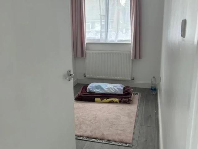 Room at Deangarden Rise, High Wycombe Community Board