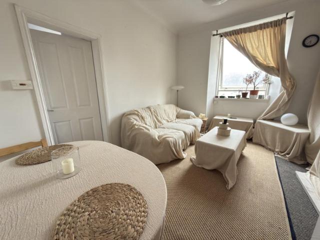 Room at Deanhaugh Street, City of Edinburgh
