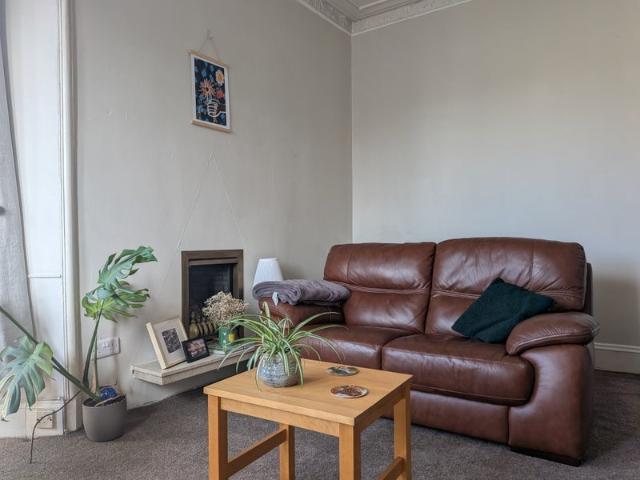 Room at Deanston Drive, Glasgow