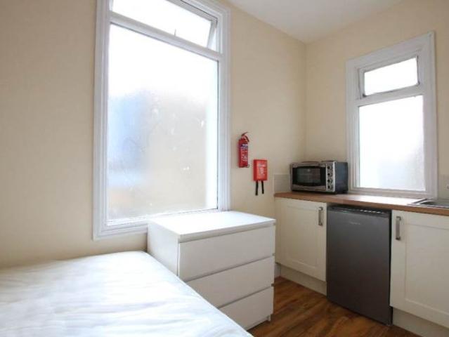 Room at Deacon Road, Greater London