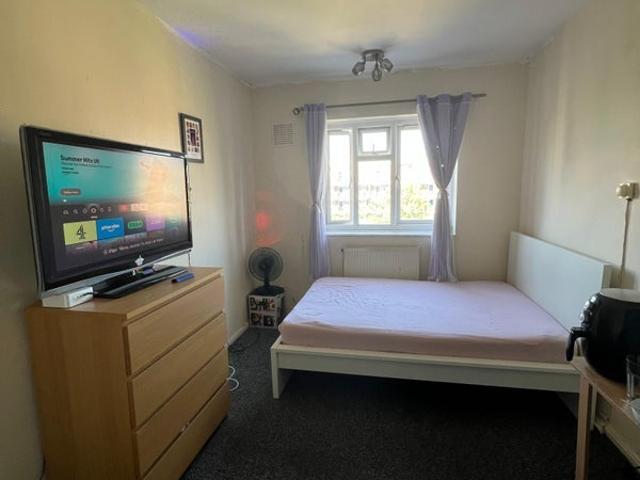 Room at Deepdene Gardens, Greater London