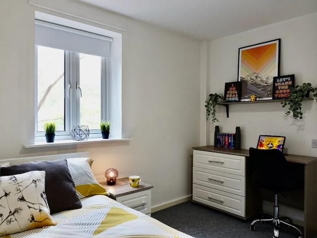 Room at Definitive Footpath LEEDS 94, Leeds