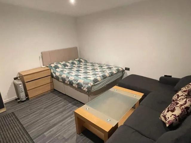 Room at Delacourt Road, Manchester