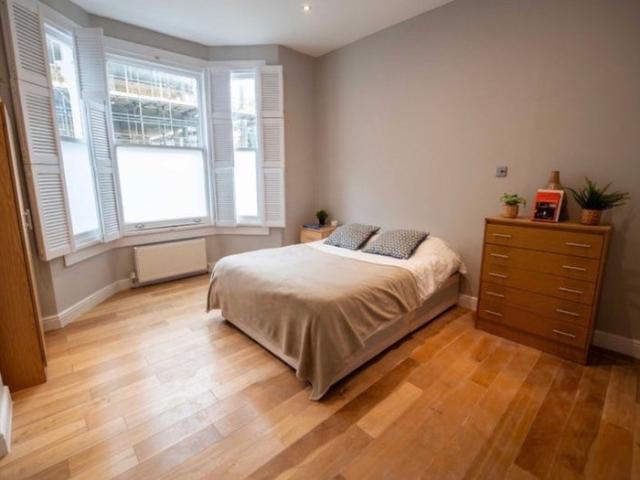 Room at Delaford Street, Greater London