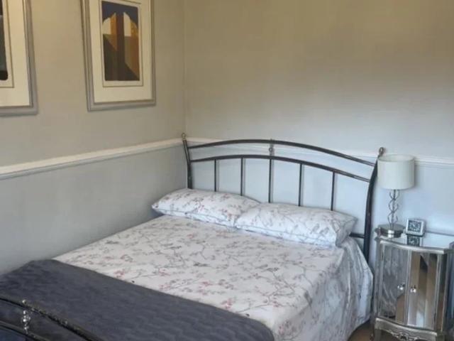 Room at Delisle Road, Greater London