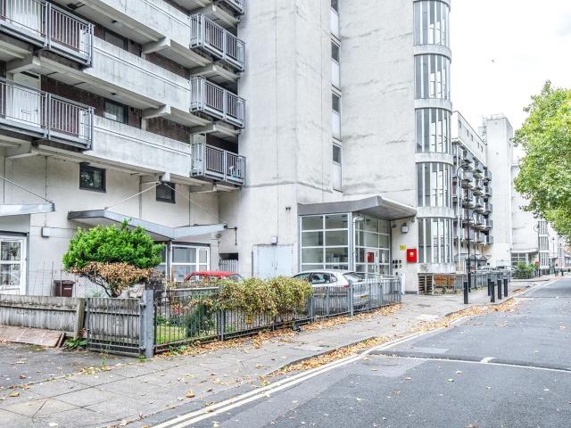 Room at Della Path, Greater London
