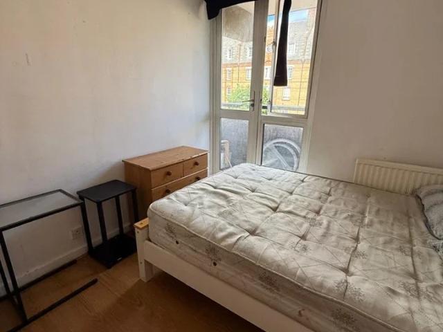 Room at Dellow Street, Greater London