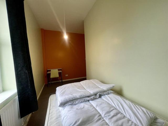 Room at Delph Mount, Leeds
