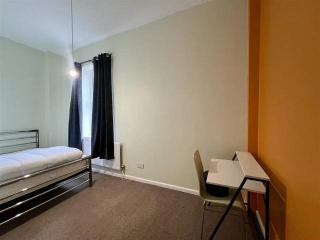Room at Delph Lane, Leeds