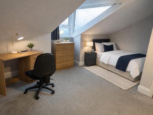 Room at Delph Lane, Leeds