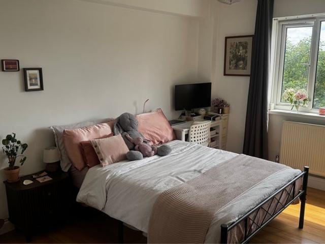 Room at Denmark Hill, London