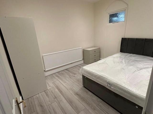 Room at Denny Road, Greater London