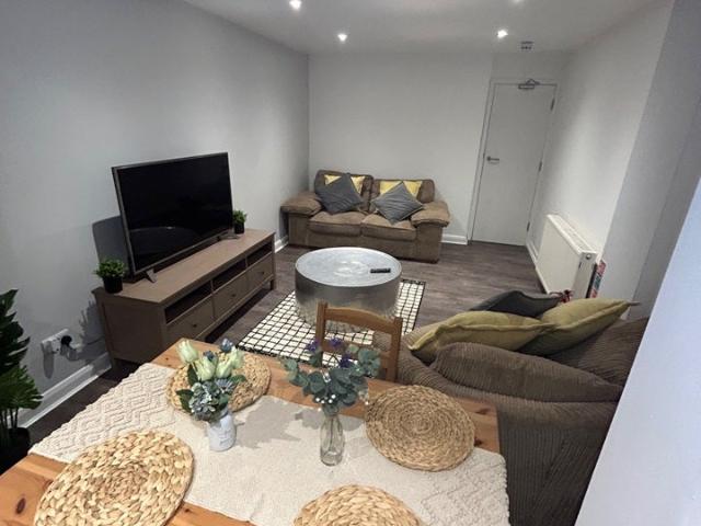 Room at Denchers Plat, Crawley