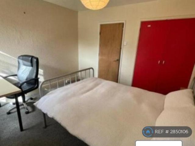 Room at Dengayne, Basildon