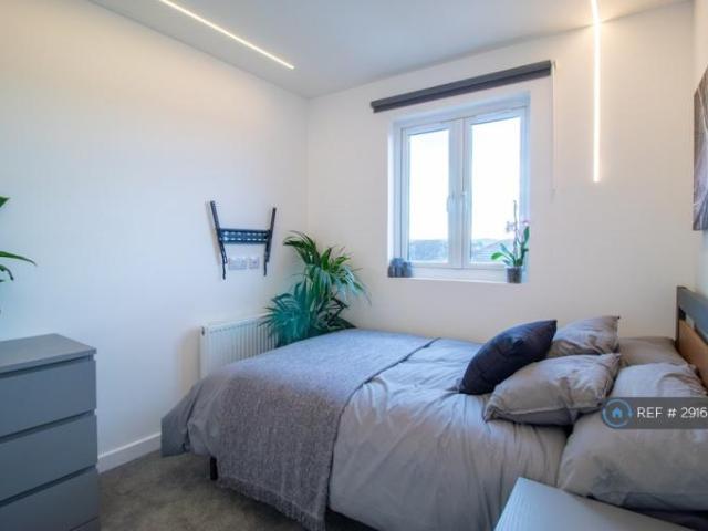 Room at Desborough Road, Eastleigh